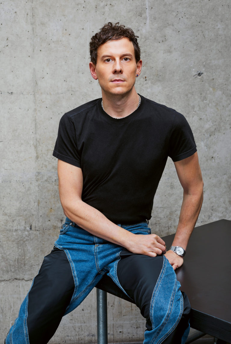 Casey Cadwallader : “Quand tu portes du Mugler, tu te sens plus fort.e ...