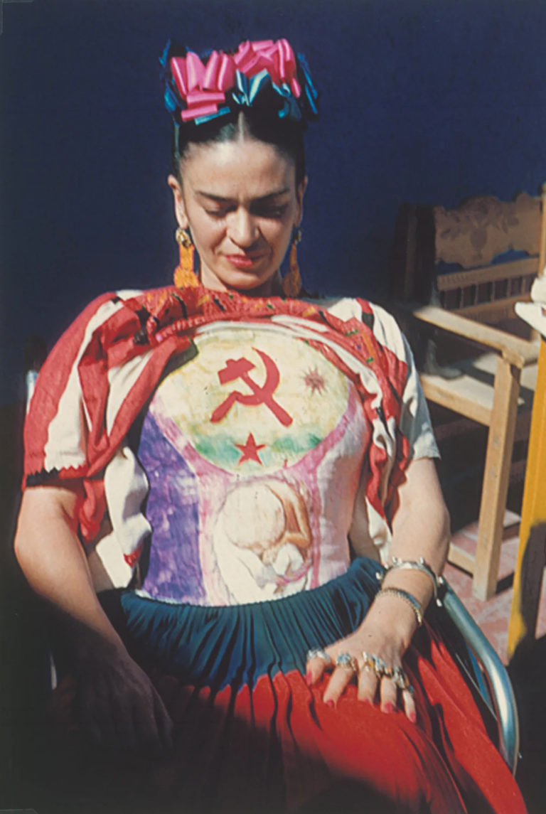 EXPO : LE STYLE DE FRIDA KAHLO CÉLÉBRÉ AU PALAIS GALLIERA - Mixte Magazine