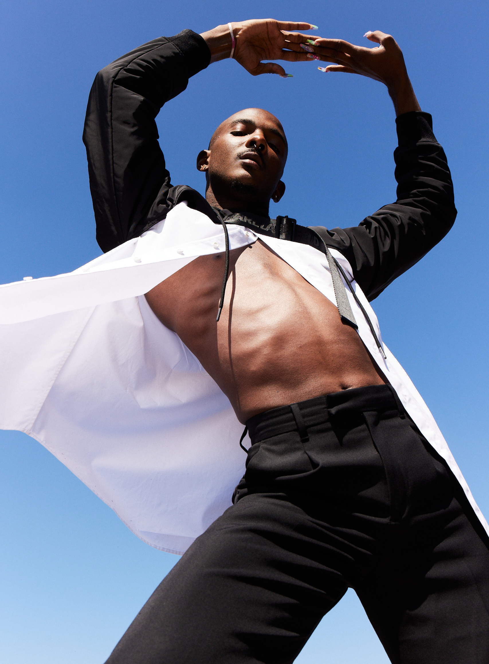 Noam Sinseau, l'humoriste queer qui casse les codes du stand-up - Mixte ...