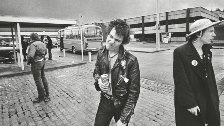 “Music + Life“ : la première rétrospective de Dennis Morris à la MEP ...